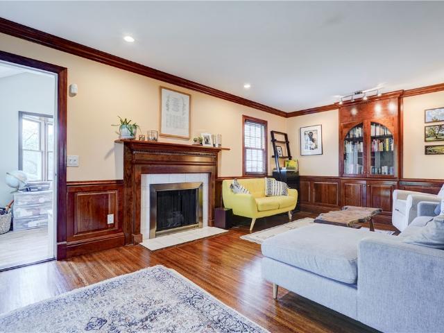 215 Roosevelt Road