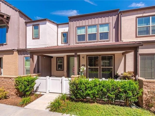 215 Red Brick Dr, Simi Valley, CA 93065