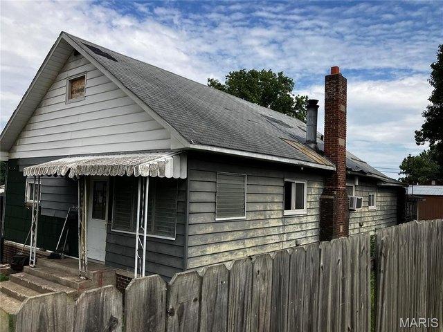 215 W 4th St, West Frankfort, IL 62896