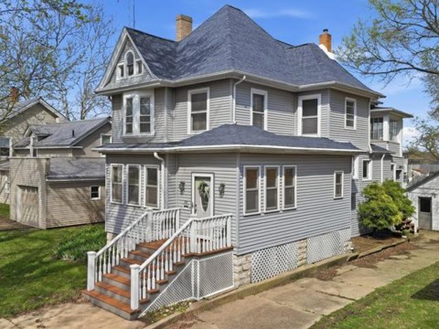 215 W 7th St, Dixon, IL 61021