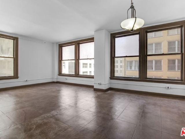 215 W 7th Street 602