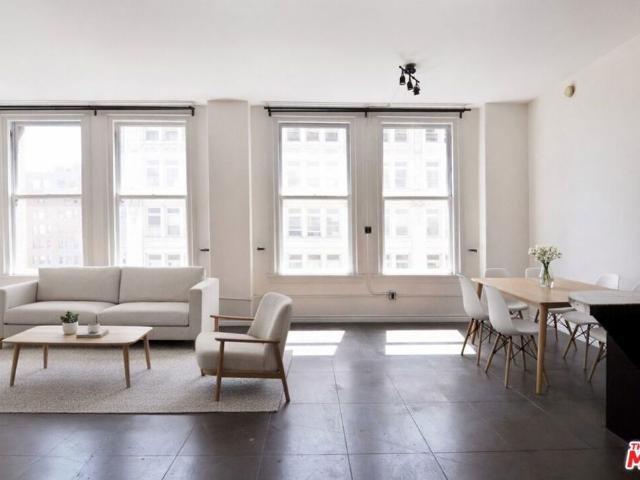 215 W 7th Street 907