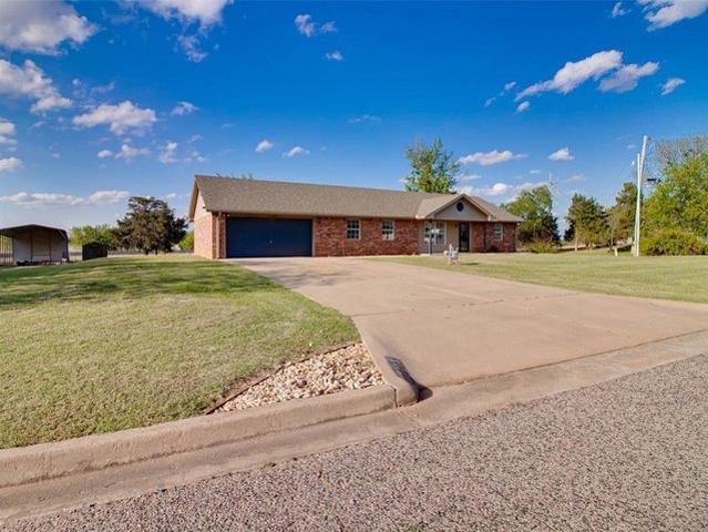 215 W 12th St, Stroud, OK 74079
