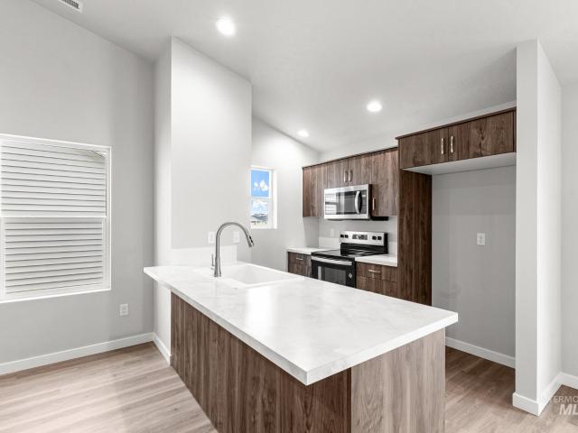 215 W 17th Ave