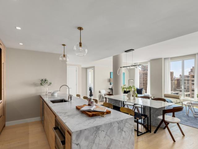 215 W 28TH Street 18B
