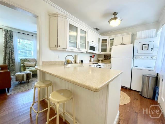 215 W Taylor # 217