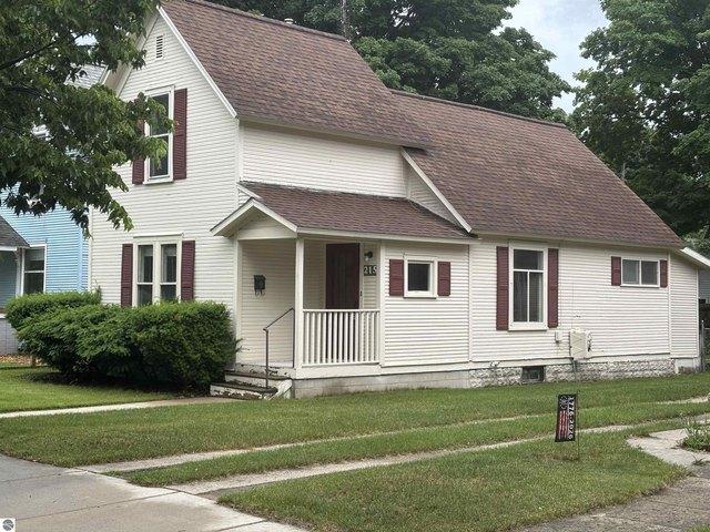 215 W Tenth St, Traverse City, MI 49684