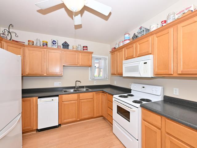 215 W Chestnut St