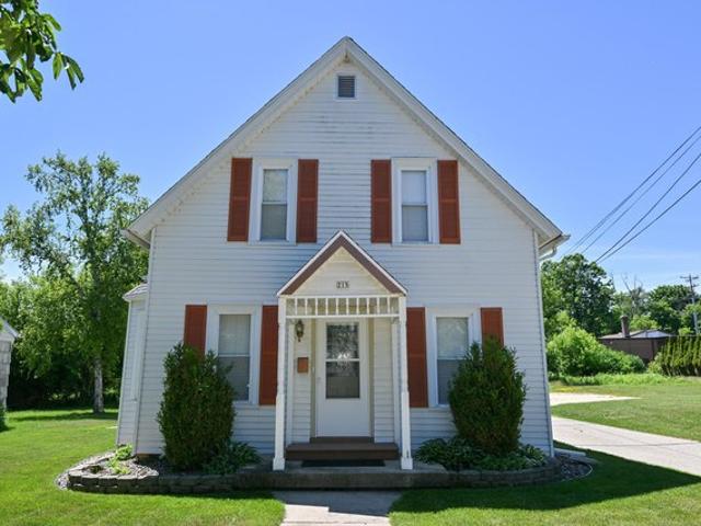 215 W Chestnut St, Port Washington, WI 53074