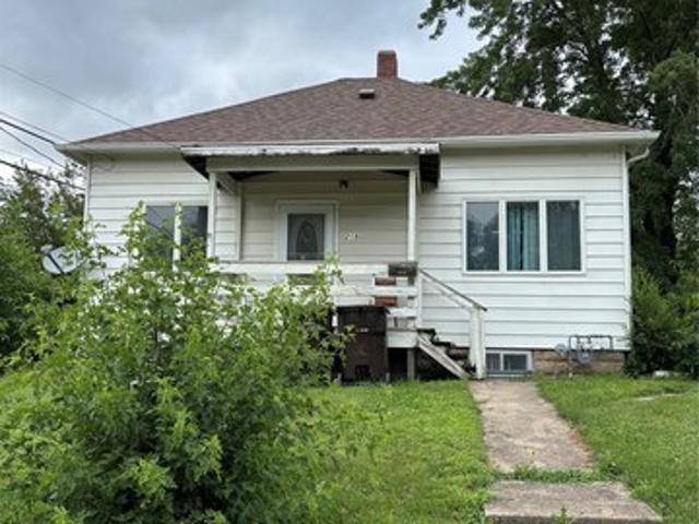 215 W Clay St, Osceola, IA 50213