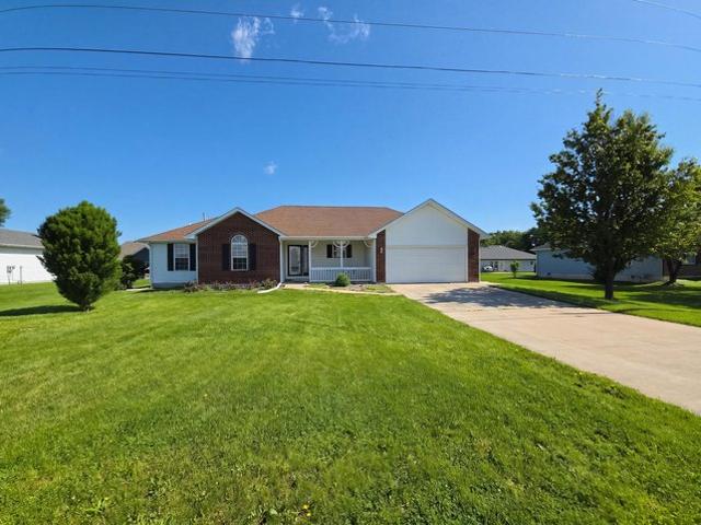 215 W Gano Chance Dr, Centralia, MO 65240