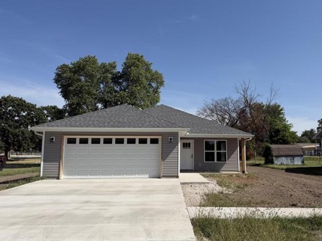 215 W Lexington Ave, Jasper, MO 64755