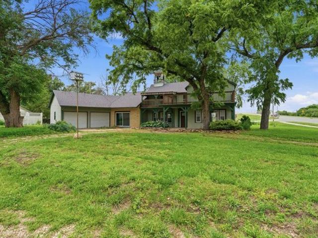 215 W Main St, Herington, KS 67449