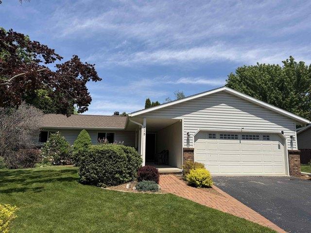 215 W Oak St, Cottage Grove, WI 53527