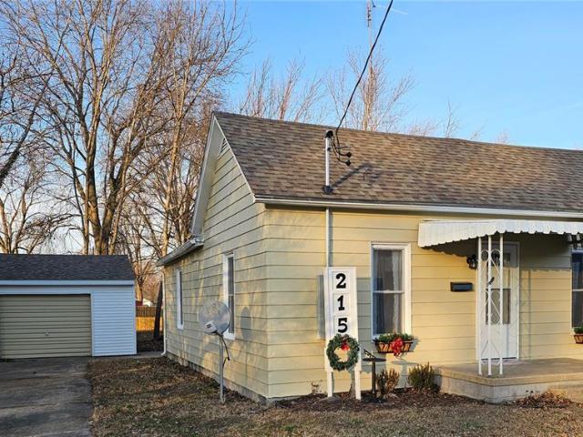 215 W Palmer St, Litchfield, IL 62056 | MLS #26003 | Compass