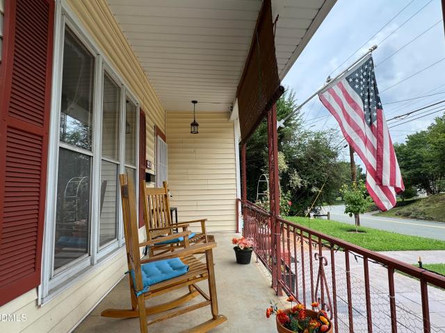 215 W Parker Street