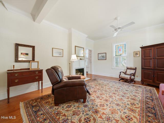 215 W Queen Street