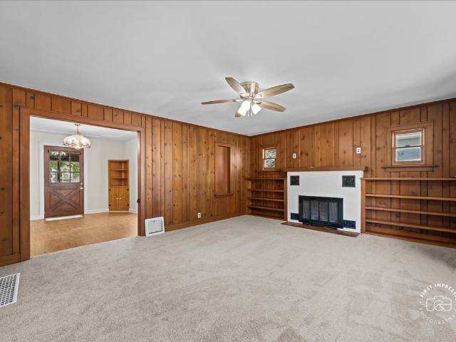 215 W Rock Street