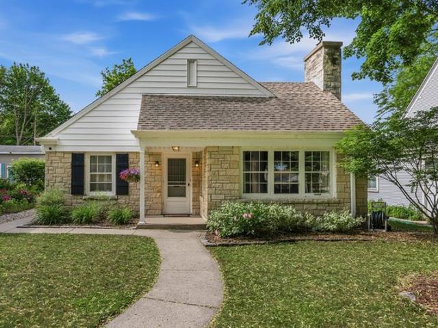 215 W Saveland Ave, Milwaukee, WI 53207