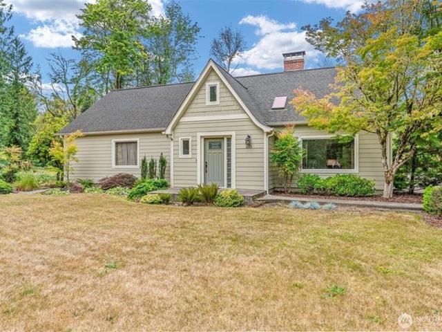 215 Walnut Acres Rd, Kelso, WA 98626