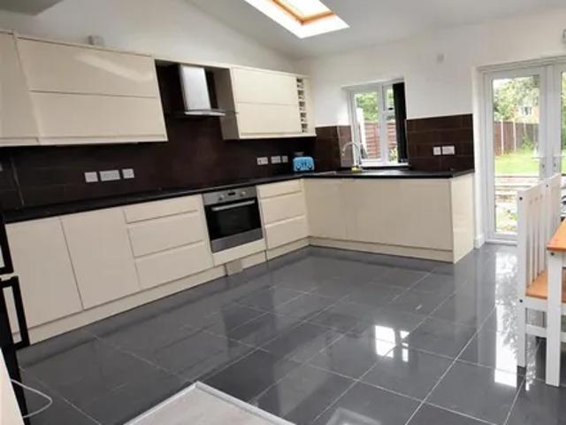 215 Warwards Lane, Stirchley, B29 7QU, United Kingdom | 4 bed house for rent #133404928 | Rentberry