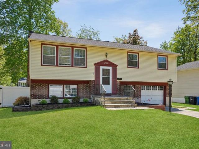 215 Wedgewood Dr, Blackwood, NJ 08012