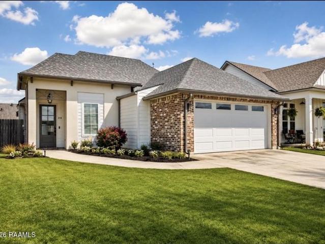 215 Whispering Meadows Rd, Broussard, LA 70518