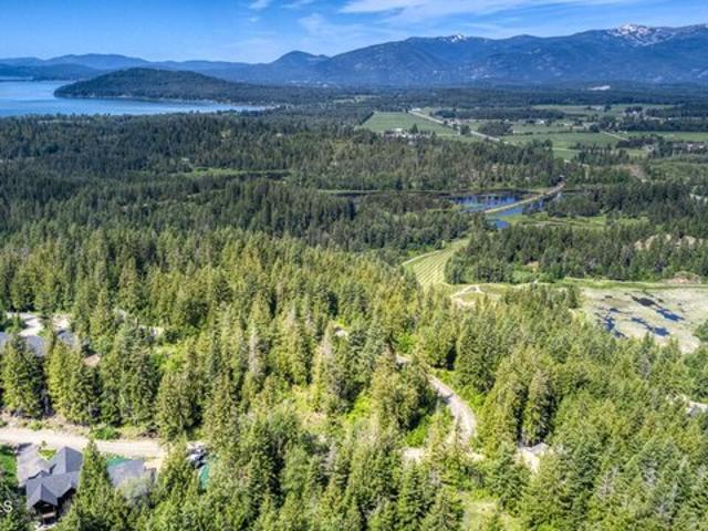 215 White Cloud Dr, Sandpoint, ID 83864