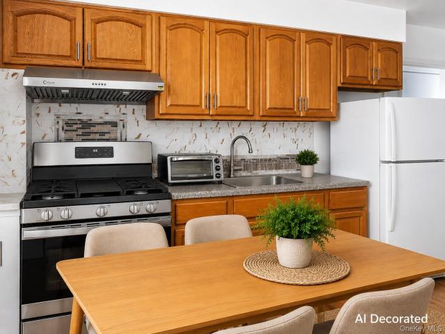 215 Willis Avenue 2nd Floor