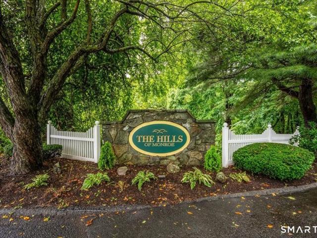 215 Windgate Cir Unit E, Monroe, CT 06468