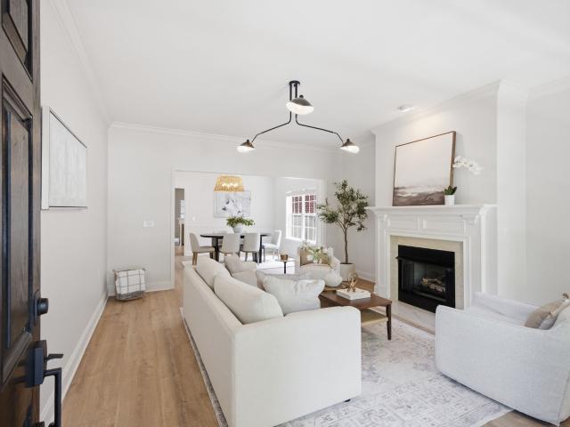215 Wrennewood Ln