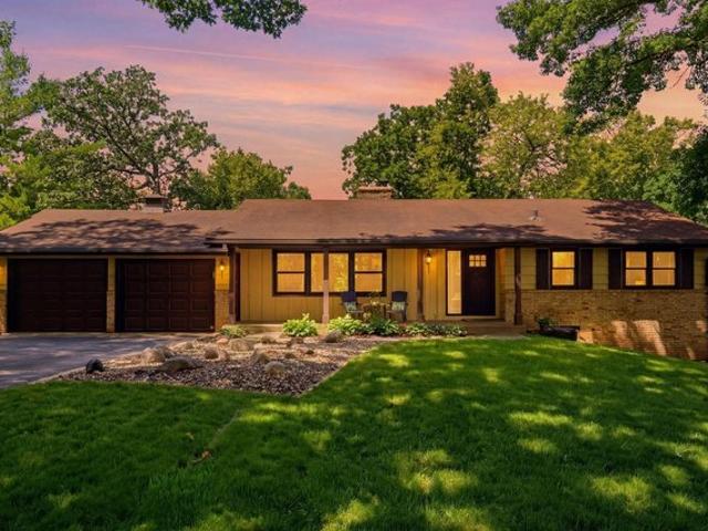 215 Union Terrace Ln N, Plymouth, MN 55441