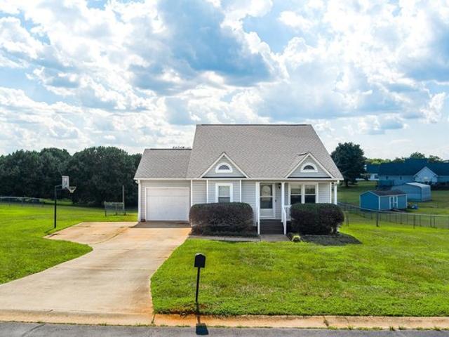 215 Upland View Dr, Boiling Springs, SC 29316