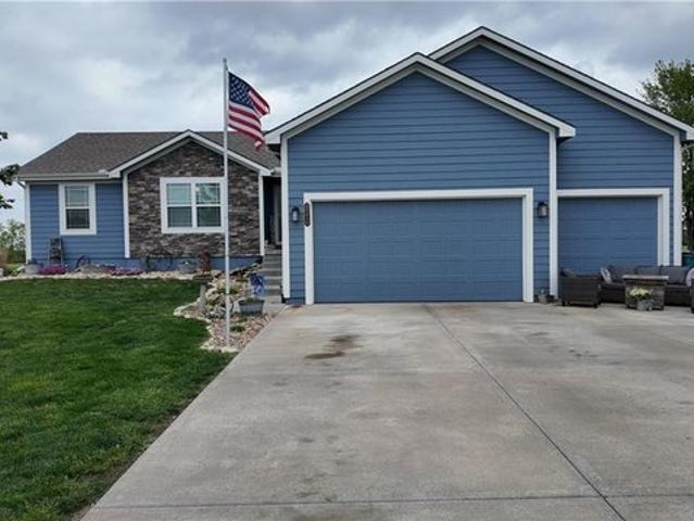 21650 W Wilson St, Spring Hill, KS 66083