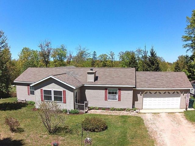 21652 Ridge Rd, Grand Marais, MI 49839