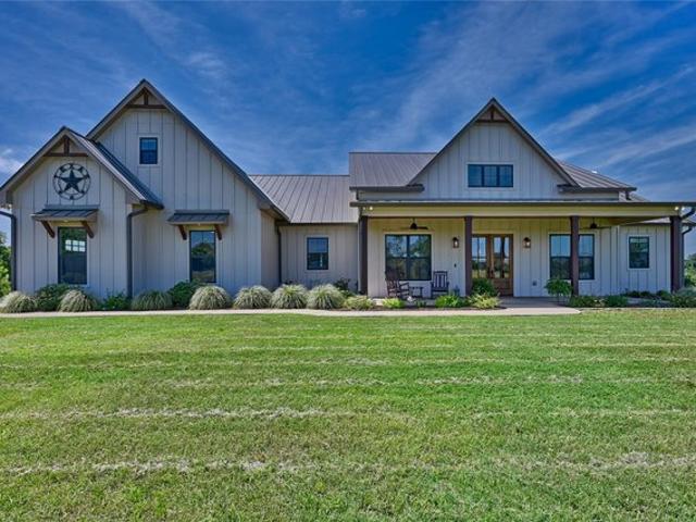2165 County Road 250, Weimar, TX 78962