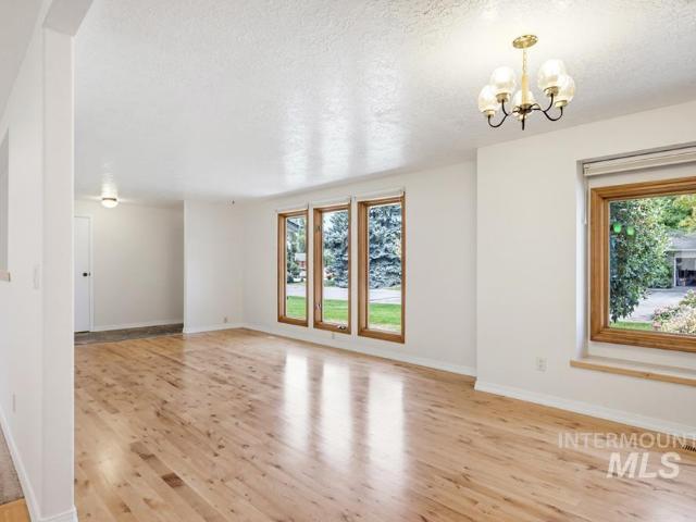 2165 E Springwood Dr