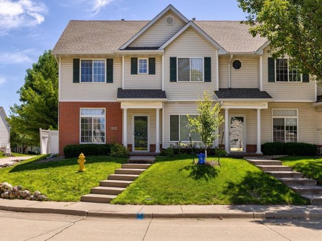 2165 Ridgeview Cir, Clive, IA 50325
