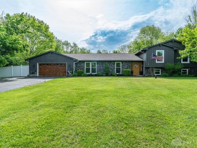 2165 Stewart Rd, Sugarcreek Township, OH 45385