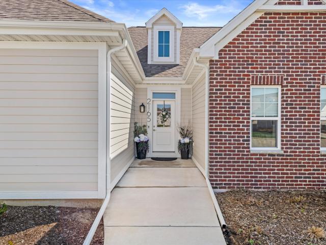 2165 W Colonial Woods Dr, Oak Creek, WI 53154 | MLS #1959 | Compass