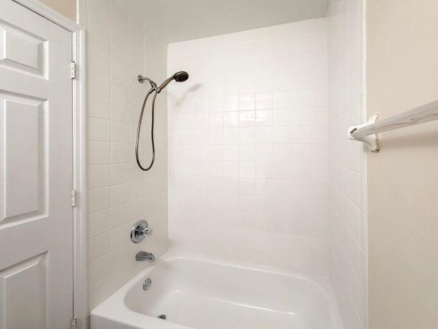 2166 Magnolia Manor Apartments 2 Bedroom Apartment for Rent at 4013 3901, 3911, 4003, 4013 SW 27th Street, Gainesville, FL 32608