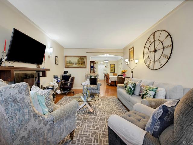 2166 Bronx Park E 1F