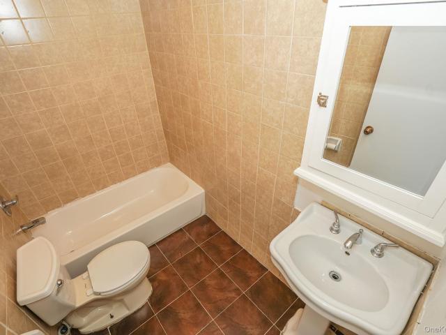 2166 Broadway 22B