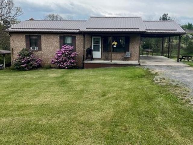 2166 Country Rd, Maysville, WV 26833
