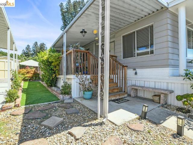 2166 Dalis Dr