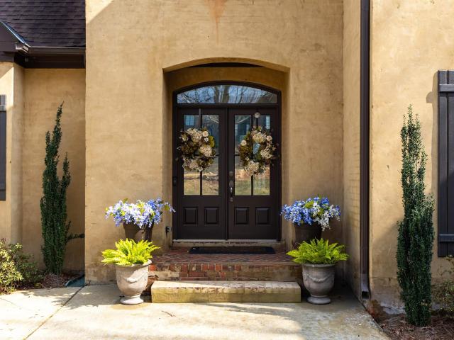 2166 Lakeview Trace