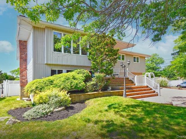 2167 Legion St, Bellmore, NY 11710