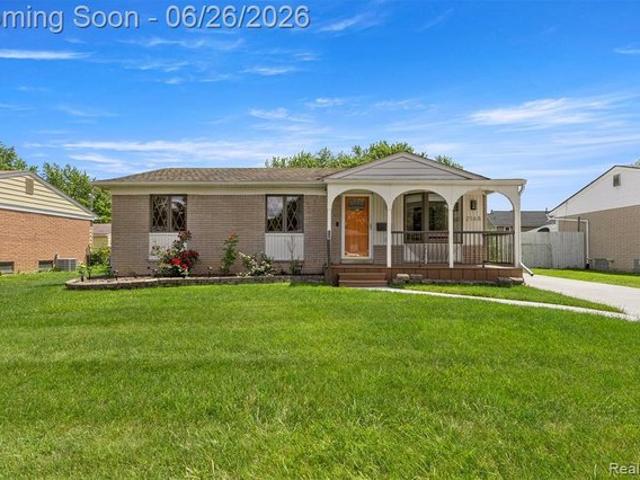 2168 Garry Dr, Troy, MI 48083
