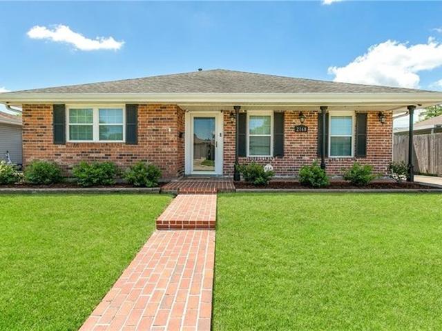 2168 Graham Dr, Gretna, LA 70056