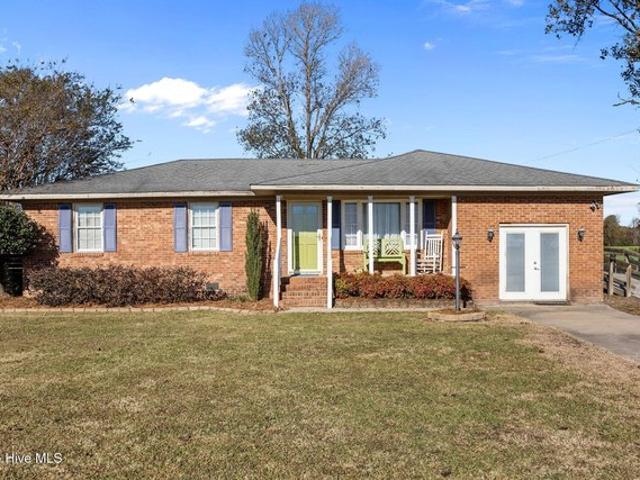 2168 Hugo Rd, Kinston, NC 28501